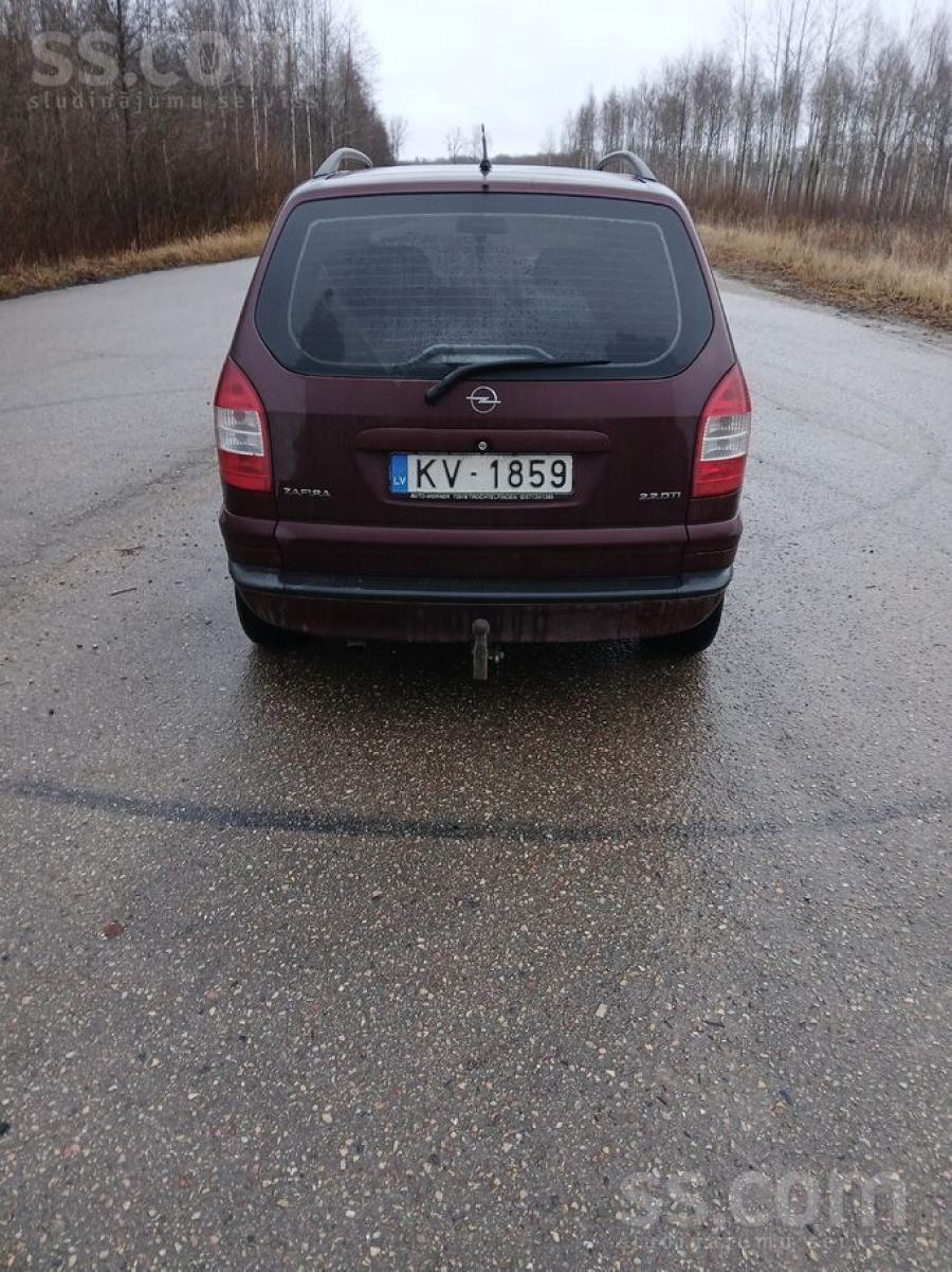 Red Opel Zafira 2004 in Liepaja, with an engine capacity of 2.20 L and mileage of 300 thousand km for 1200 €, photo 4 on AUTOMOTO.COM.LV
