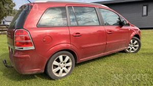 Red Opel Zafira 2005 in Saldus, with an engine capacity of 1.80 L and mileage of 232 thousand km for 1600 €, photo  on AUTOMOTO.COM.LV
