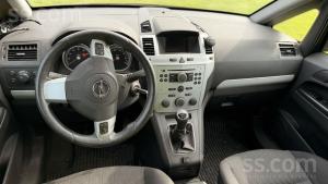 Red Opel Zafira 2005 in Saldus, with an engine capacity of 1.80 L and mileage of 232 thousand km for 1600 €, photo 7 on AUTOMOTO.COM.LV