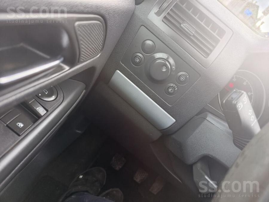 Sarkans Opel Zafira 2005 Rēzekne, ar dzinēja tilpumu 1.90 L un nobraukumu 225 tūkst. km par 1950 €, foto 15 vietnē AUTOMOTO.COM.LV