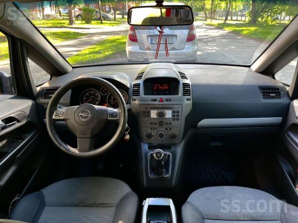Red Opel Zafira 2006 in Riga, with an engine capacity of 1.90 L and mileage of 421 thousand km for 1530 €, photo 6 on AUTOMOTO.COM.LV