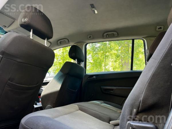 Red Opel Zafira 2006 in Riga, with an engine capacity of 1.90 L and mileage of 421 thousand km for 1530 €, photo 7 on AUTOMOTO.COM.LV