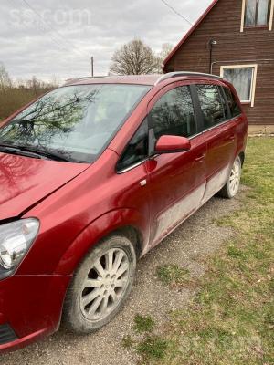 Red Opel Zafira 2006 in Rezekne, with an engine capacity of 1.90 L and mileage of 350 thousand km for 550 €, photo 3 on AUTOMOTO.COM.LV