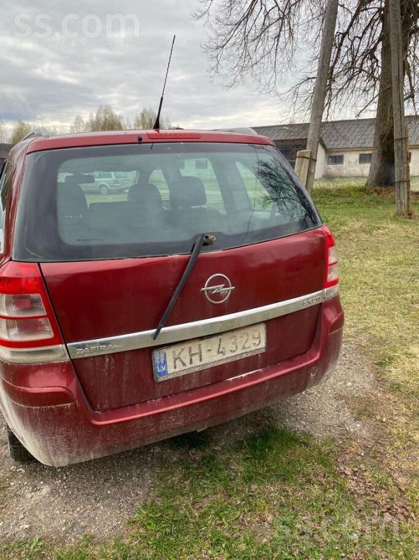 Sarkans Opel Zafira 2006 Rēzekne, ar dzinēja tilpumu 1.90 L un nobraukumu 350 tūkst. km par 550 €, foto 4 vietnē AUTOMOTO.COM.LV