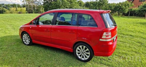 Red Opel Zafira 2010 in Bauska, with an engine capacity of 1.70 L and mileage of 318 thousand km for 1450 €, photo 3 on AUTOMOTO.COM.LV