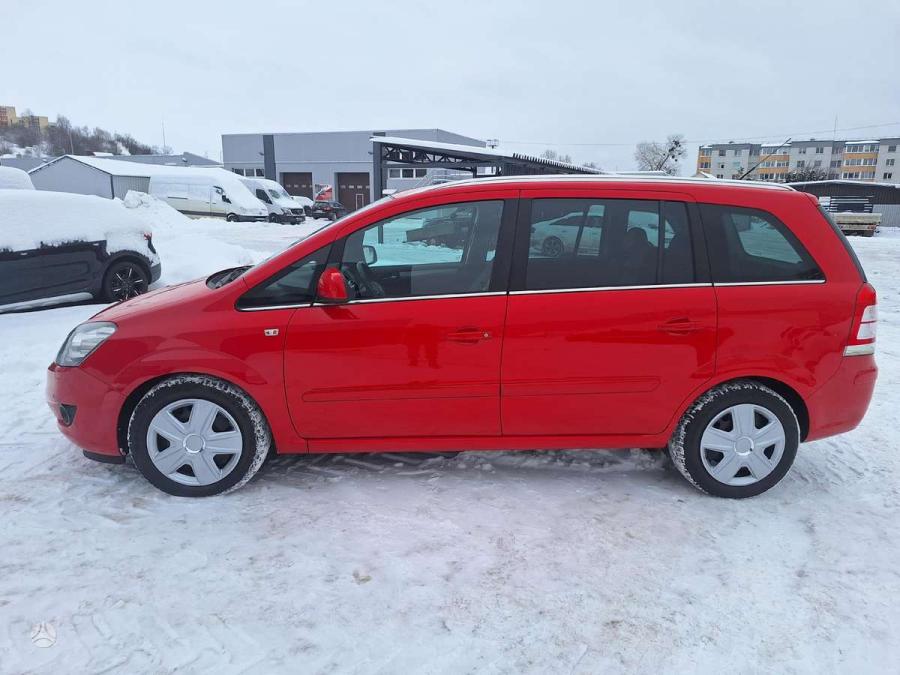 Sarkans Opel Zafira 2011 Jonava, ar dzinēja tilpumu 1.69 L un nobraukumu 282 tūkst. km par 2950 €, foto 4 vietnē AUTOMOTO.COM.LV
