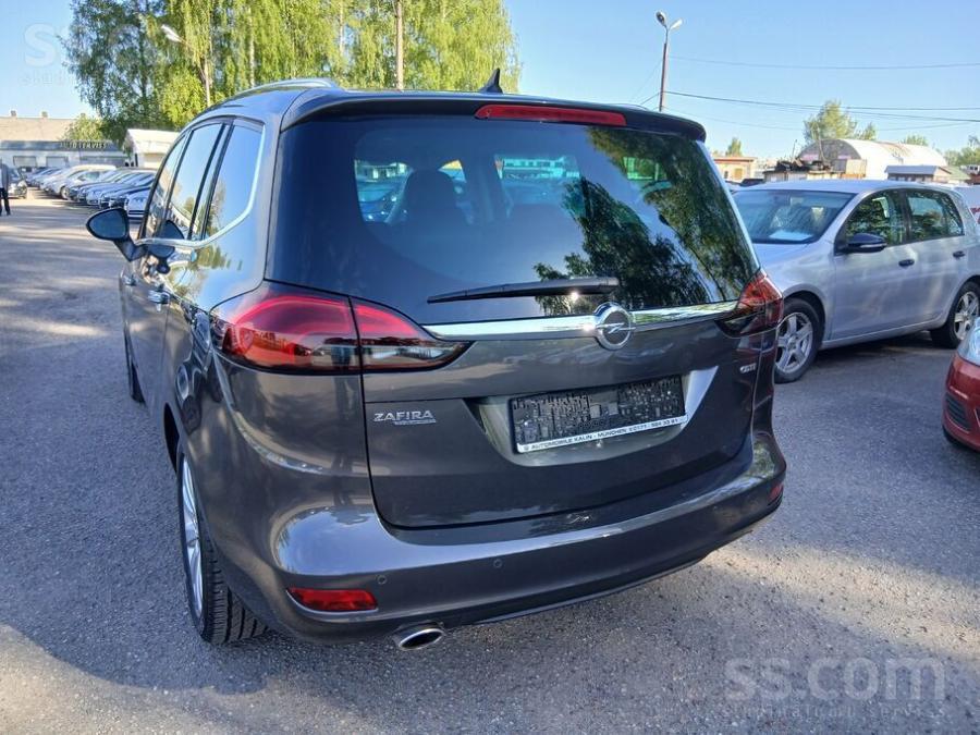 Red Opel Zafira 2012 in Riga, with an engine capacity of 2.00 L and mileage of 214 thousand km for 2350 €, photo 3 on AUTOMOTO.COM.LV