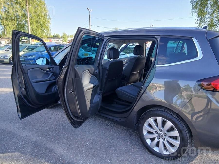 Red Opel Zafira 2012 in Riga, with an engine capacity of 2.00 L and mileage of 214 thousand km for 2350 €, photo 23 on AUTOMOTO.COM.LV