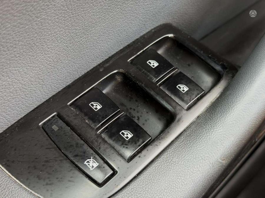 Sarkans Opel Zafira 2012 Tauragė, ar dzinēja tilpumu 2.00 L un nobraukumu 276 tūkst. km par 4750 €, foto 22 vietnē AUTOMOTO.COM.LV