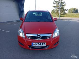Red Opel Zafira 2012 in Siauliai, with an engine capacity of 1.70 L and mileage of 300 thousand km for 2550 €, photo 3 on AUTOMOTO.COM.LV