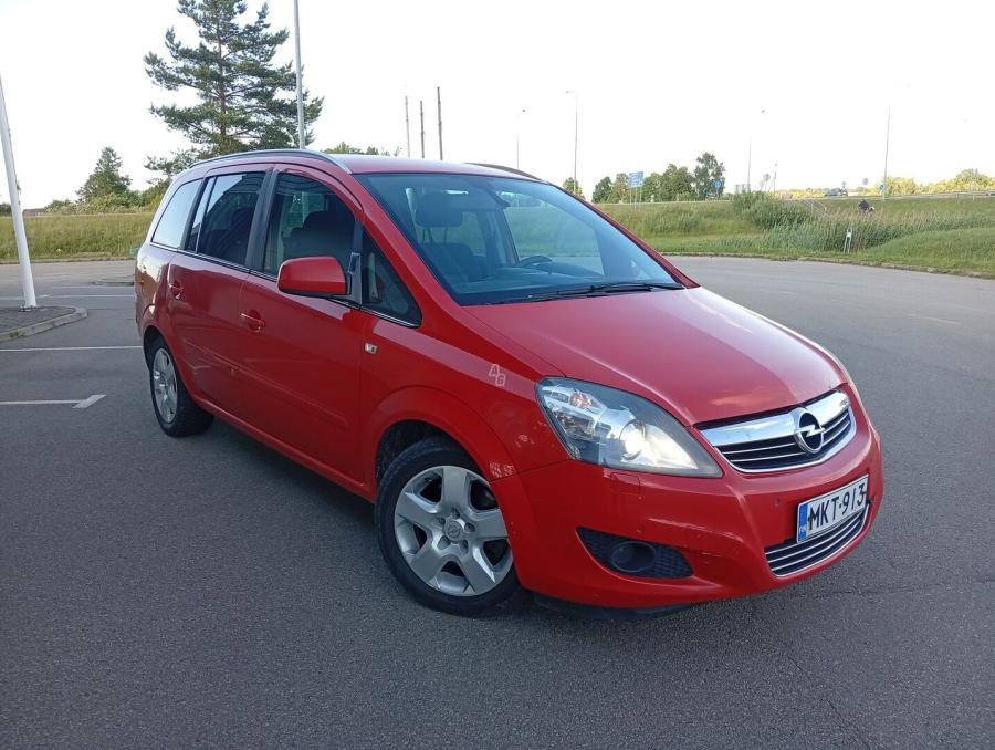 Red Opel Zafira 2012 in Siauliai, with an engine capacity of 1.70 L and mileage of 300 thousand km for 2550 €, photo 4 on AUTOMOTO.COM.LV