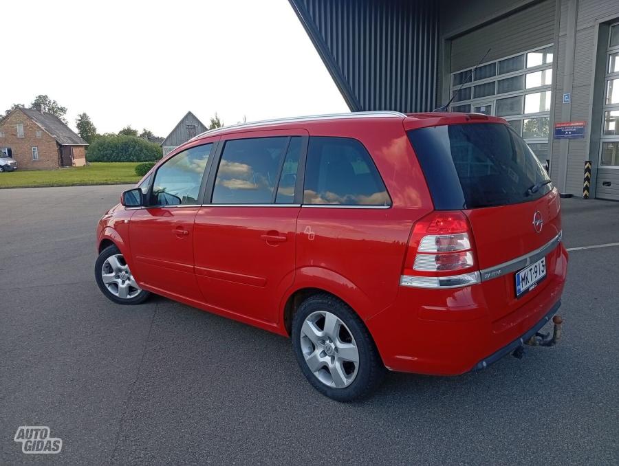Red Opel Zafira 2012 in Siauliai, with an engine capacity of 1.70 L and mileage of 300 thousand km for 2550 €, photo 5 on AUTOMOTO.COM.LV