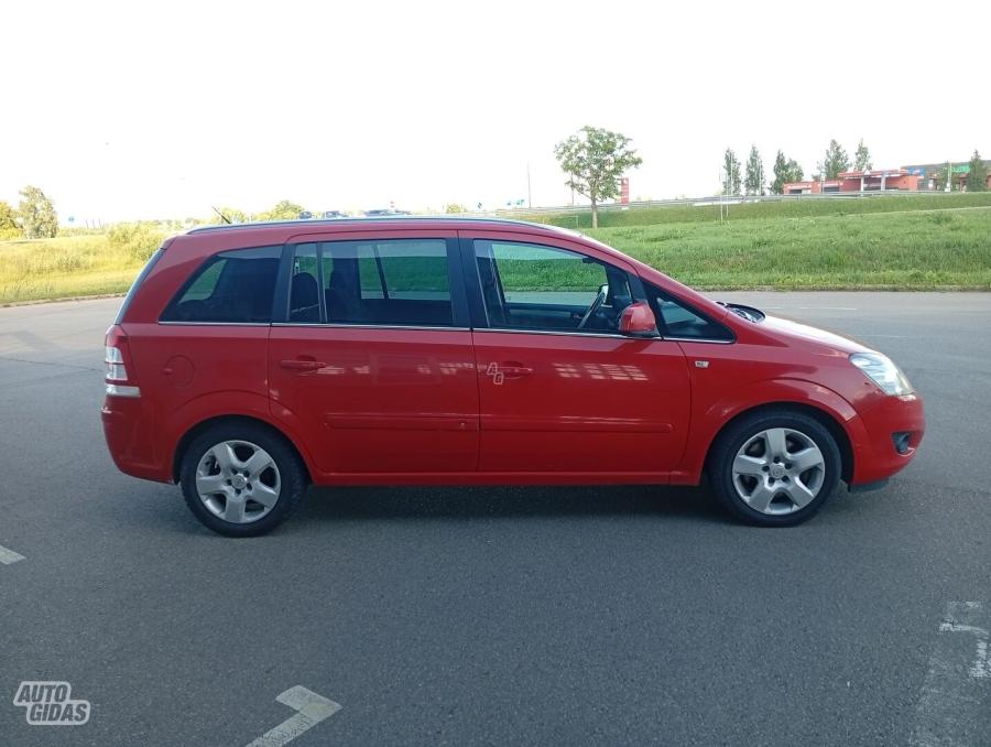 Red Opel Zafira 2012 in Siauliai, with an engine capacity of 1.70 L and mileage of 300 thousand km for 2550 €, photo 9 on AUTOMOTO.COM.LV