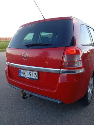 Red Opel Zafira 2012 in Siauliai, with an engine capacity of 1.70 L and mileage of 300 thousand km for 2550 €, photo 13 on AUTOMOTO.COM.LV