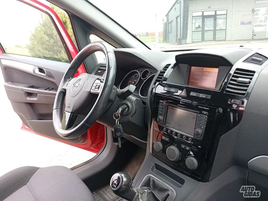 Red Opel Zafira 2012 in Siauliai, with an engine capacity of 1.70 L and mileage of 300 thousand km for 2550 €, photo 25 on AUTOMOTO.COM.LV