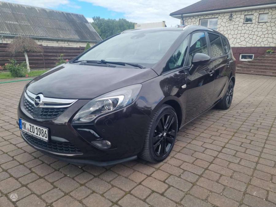 Sarkans Opel Zafira 2015 Utena, ar dzinēja tilpumu 1.60 L un nobraukumu 225 tūkst. km par 6150 €, foto 1 vietnē AUTOMOTO.COM.LV