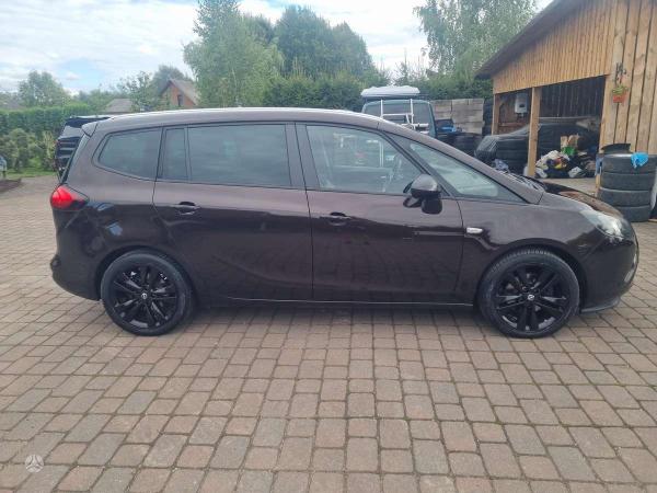 Sarkans Opel Zafira 2015 Utena, ar dzinēja tilpumu 1.60 L un nobraukumu 225 tūkst. km par 6150 €, foto 9 vietnē AUTOMOTO.COM.LV