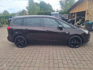 Sarkans Opel Zafira 2015 Utena, ar dzinēja tilpumu 1.60 L un nobraukumu 225 tūkst. km par 6150 €, foto 9 vietnē AUTOMOTO.COM.LV