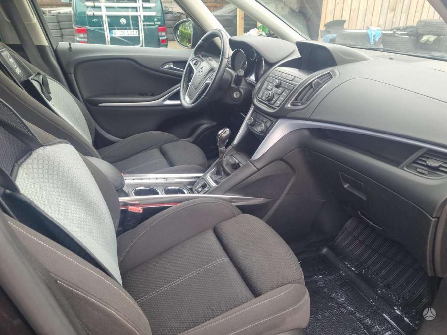Sarkans Opel Zafira 2015 Utena, ar dzinēja tilpumu 1.60 L un nobraukumu 225 tūkst. km par 6150 €, foto 10 vietnē AUTOMOTO.COM.LV