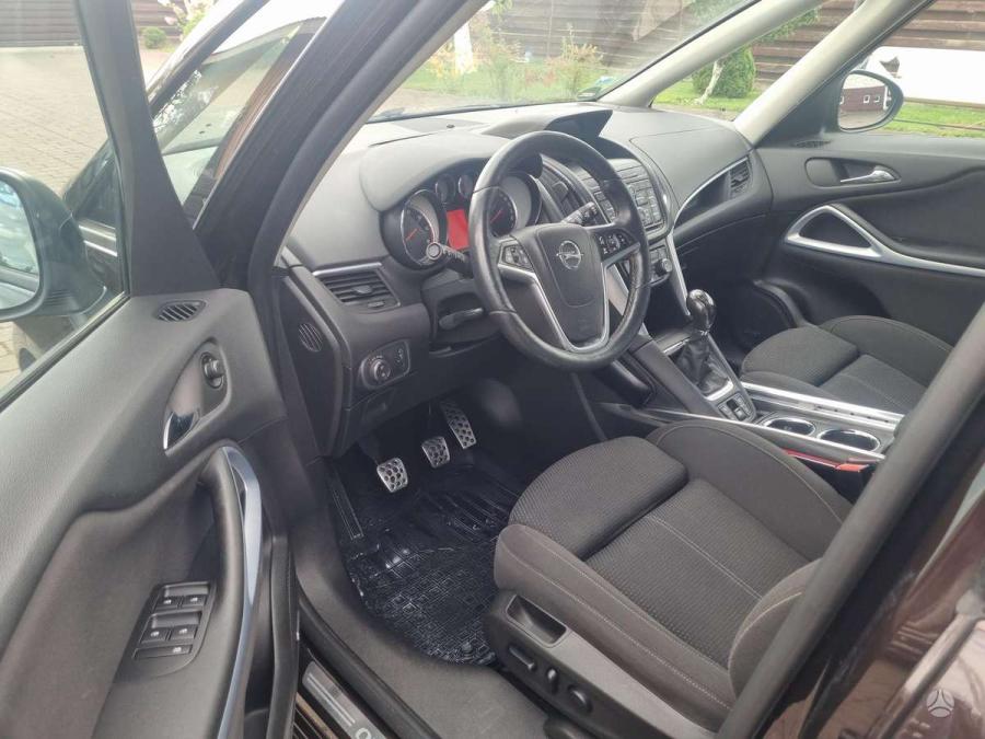 Sarkans Opel Zafira 2015 Utena, ar dzinēja tilpumu 1.60 L un nobraukumu 225 tūkst. km par 6150 €, foto 12 vietnē AUTOMOTO.COM.LV