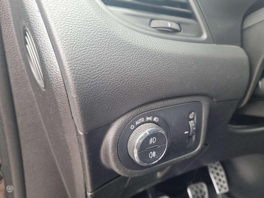 Sarkans Opel Zafira 2015 Utena, ar dzinēja tilpumu 1.60 L un nobraukumu 225 tūkst. km par 6150 €, foto 18 vietnē AUTOMOTO.COM.LV
