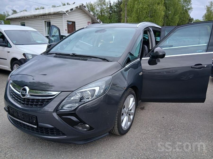 Red Opel Zafira 2016 in Riga, with an engine capacity of 2.00 L and mileage of 220 thousand km for 3350 €, photo 4 on AUTOMOTO.COM.LV