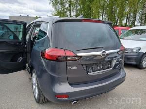 Red Opel Zafira 2016 in Riga, with an engine capacity of 2.00 L and mileage of 220 thousand km for 3350 €, photo 6 on AUTOMOTO.COM.LV