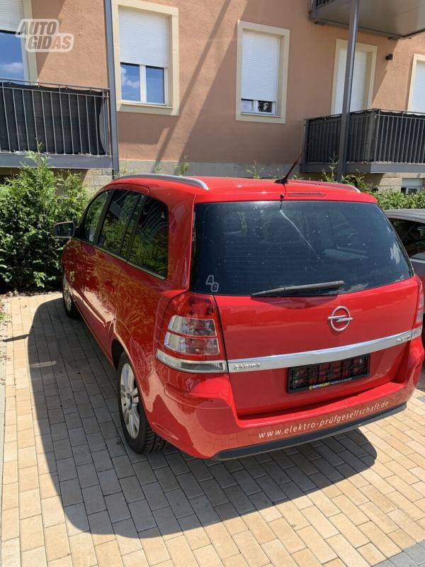 Red Opel Zafira 2010 in Vilnius, with an engine capacity of 1.90 L and mileage of 293 thousand km for 3600 €, photo 1 on AUTOMOTO.COM.LV
