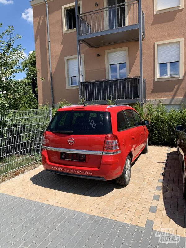 Red Opel Zafira 2010 in Vilnius, with an engine capacity of 1.90 L and mileage of 293 thousand km for 3600 €, photo 2 on AUTOMOTO.COM.LV
