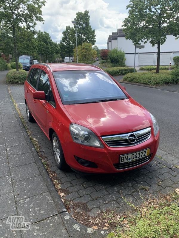Red Opel Zafira 2010 in Vilnius, with an engine capacity of 1.90 L and mileage of 293 thousand km for 3600 €, photo 3 on AUTOMOTO.COM.LV