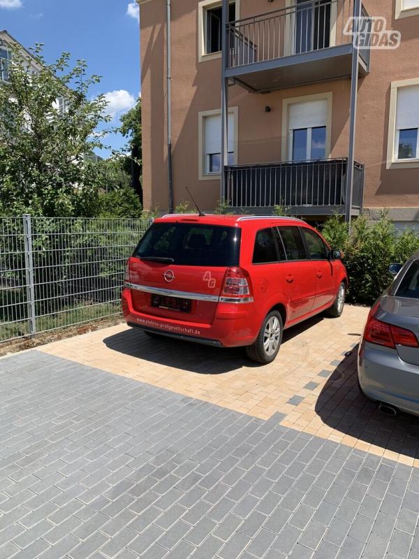 Red Opel Zafira 2010 in Vilnius, with an engine capacity of 1.90 L and mileage of 293 thousand km for 3600 €, photo 4 on AUTOMOTO.COM.LV