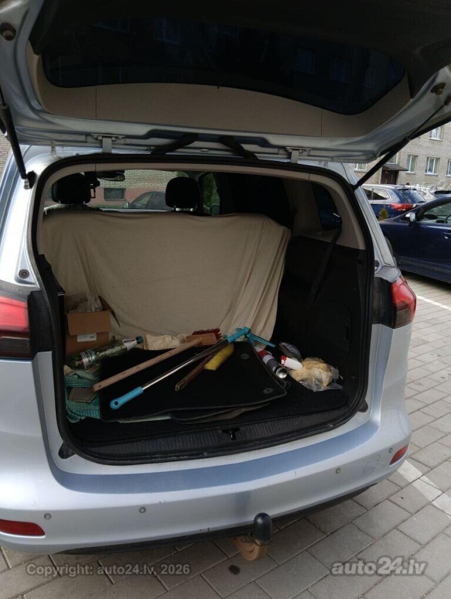 Opel Zafira 2013 in Narva, with an engine capacity of 1.40 L and mileage of 203 thousand km for 5000 €, photo 4 on AUTOMOTO.COM.LV