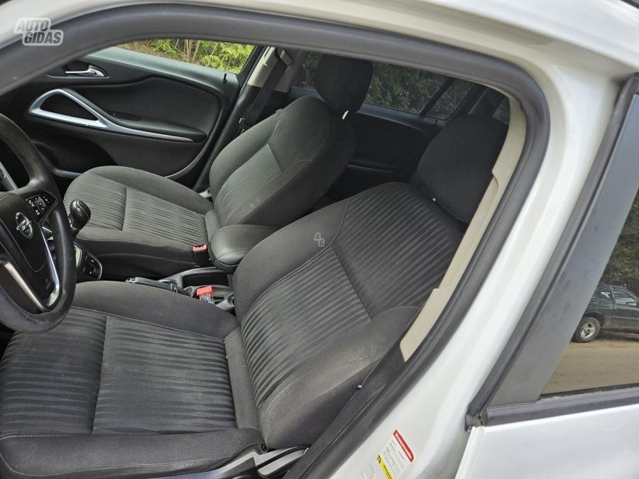 Opel Zafira 2013 in Prienai, with an engine capacity of 2.00 L and mileage of 280 thousand km for 3000 €, photo 10 on AUTOMOTO.COM.LV
