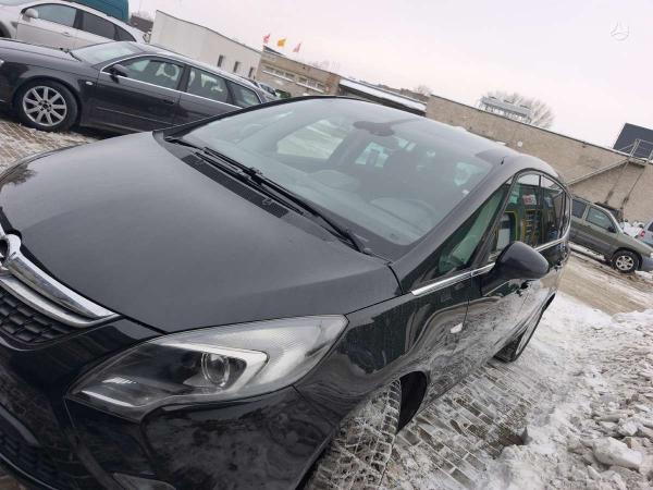 Black Opel Zafira Tourer 2012 in Taurage, with an engine capacity of 1.96 L and mileage of 260 thousand km for 4650 €, photo 10 on AUTOMOTO.COM.LV