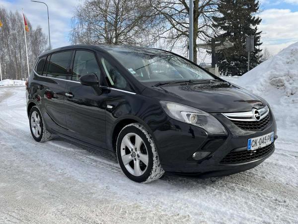 Black Opel Zafira Tourer 2012 in Taurage, with an engine capacity of 1.96 L and mileage of 210 thousand km for 3950 €, photo 1 on AUTOMOTO.COM.LV