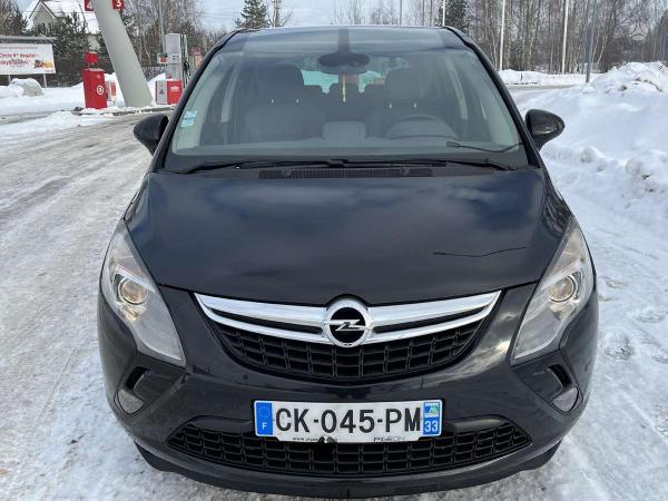 Black Opel Zafira Tourer 2012 in Taurage, with an engine capacity of 1.96 L and mileage of 210 thousand km for 3950 €, photo 2 on AUTOMOTO.COM.LV