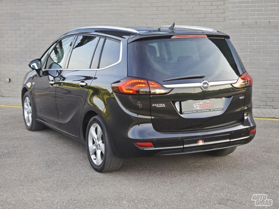 Black Opel Zafira Tourer 2012 in Vilnius, with an engine capacity of 2.00 L and mileage of 291 thousand km for 5300 €, photo 9 on AUTOMOTO.COM.LV