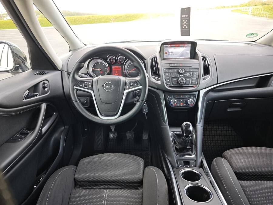 Black Opel Zafira Tourer 2012 in Vilnius, with an engine capacity of 2.00 L and mileage of 291 thousand km for 5300 €, photo 17 on AUTOMOTO.COM.LV
