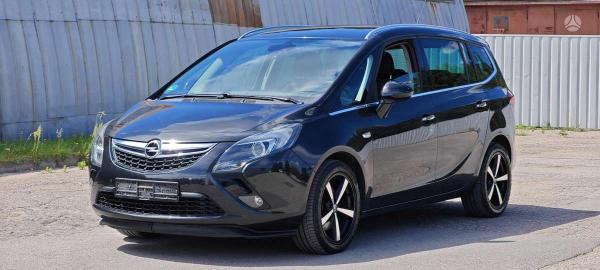 Black Opel Zafira Tourer 2012 in Utena, with an engine capacity of 1.96 L and mileage of 205 thousand km for 4650 €, photo 1 on AUTOMOTO.COM.LV