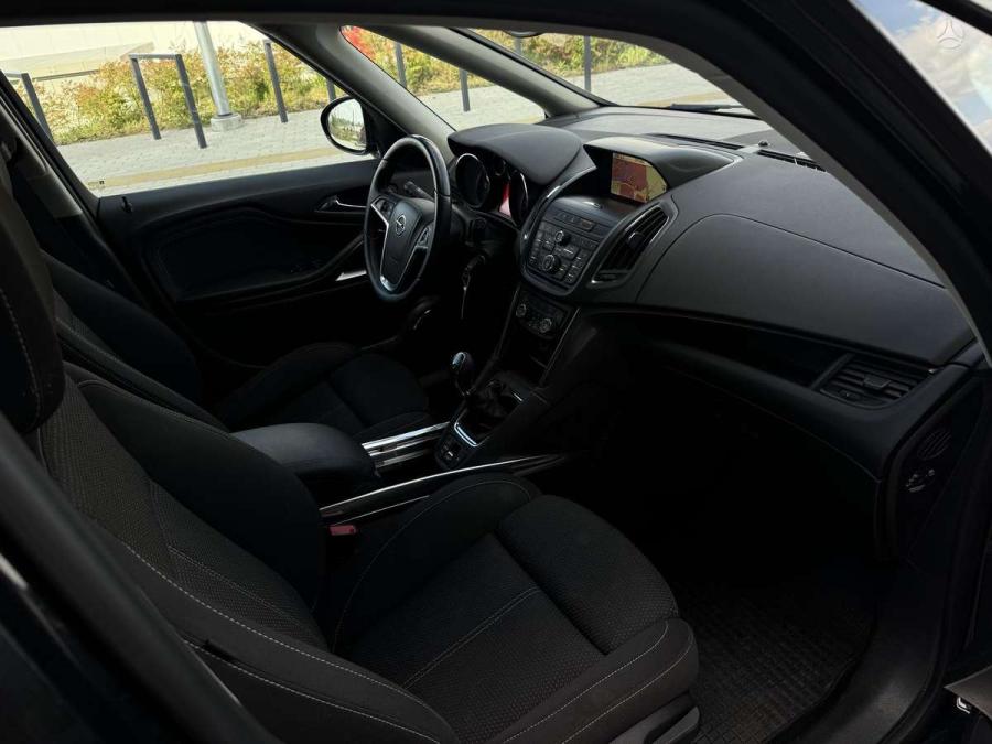Черный Опель Zafira Tourer 2012 в Вильнюс, объемом двигателя 1.96 л и пробегом 300 тыс. км за 4400 €, фото 11 на AUTOMOTO.COM.LV