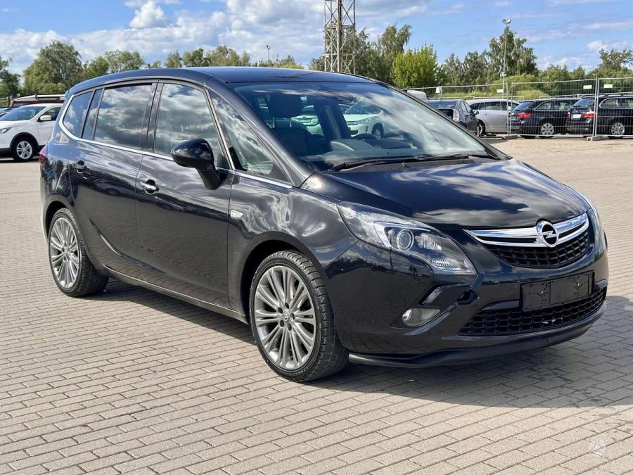 Black Opel Zafira Tourer 2012 in Marijampole, with an engine capacity of 2.00 L and mileage of 178 thousand km for 4400 €, photo 1 on AUTOMOTO.COM.LV
