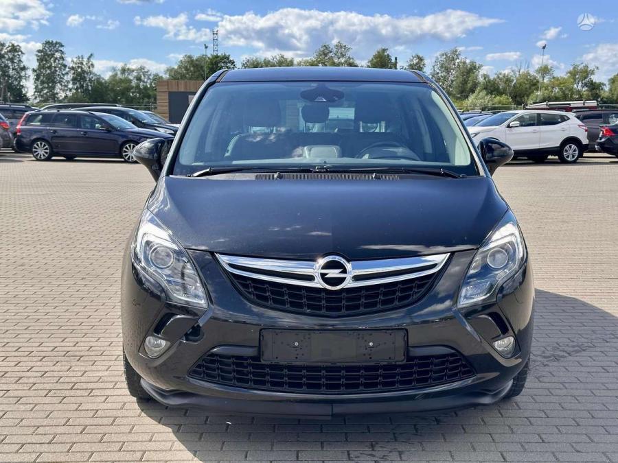 Black Opel Zafira Tourer 2012 in Marijampole, with an engine capacity of 2.00 L and mileage of 178 thousand km for 4400 €, photo 4 on AUTOMOTO.COM.LV
