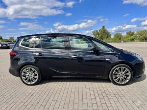 Black Opel Zafira Tourer 2012 in Marijampole, with an engine capacity of 2.00 L and mileage of 178 thousand km for 4400 €, photo 5 on AUTOMOTO.COM.LV