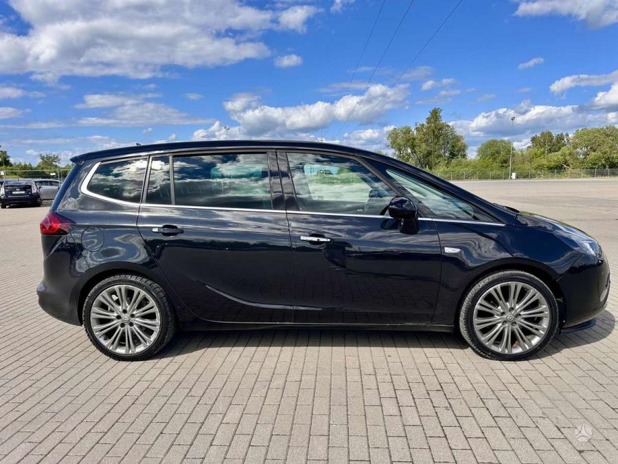Black Opel Zafira Tourer 2012 in Marijampole, with an engine capacity of 2.00 L and mileage of 178 thousand km for 4400 €, photo 5 on AUTOMOTO.COM.LV