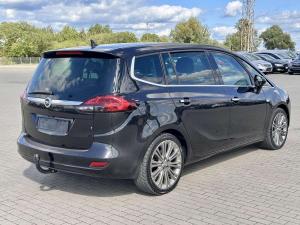 Black Opel Zafira Tourer 2012 in Marijampole, with an engine capacity of 2.00 L and mileage of 178 thousand km for 4400 €, photo 6 on AUTOMOTO.COM.LV