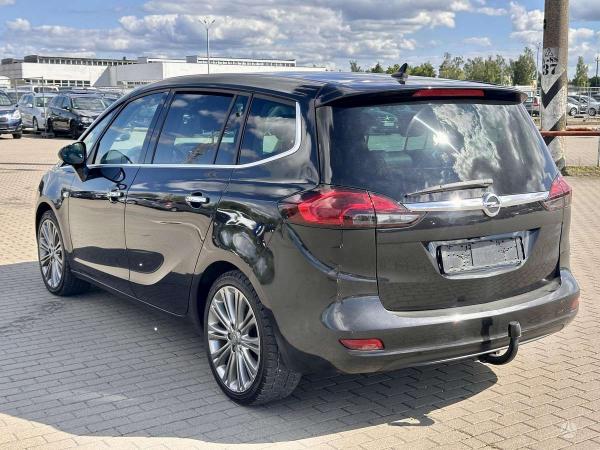 Melns Opel Zafira Tourer 2012 Marijampole, ar dzinēja tilpumu 2.00 L un nobraukumu 178 tūkst. km par 4400 €, foto 6 vietnē AUTOMOTO.COM.LV