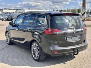 Black Opel Zafira Tourer 2012 in Marijampole, with an engine capacity of 2.00 L and mileage of 178 thousand km for 4400 €, photo 7 on AUTOMOTO.COM.LV