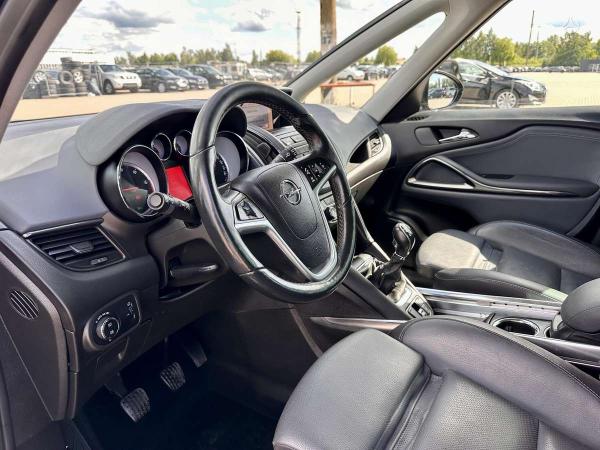 Melns Opel Zafira Tourer 2012 Marijampole, ar dzinēja tilpumu 2.00 L un nobraukumu 178 tūkst. km par 4400 €, foto 10 vietnē AUTOMOTO.COM.LV