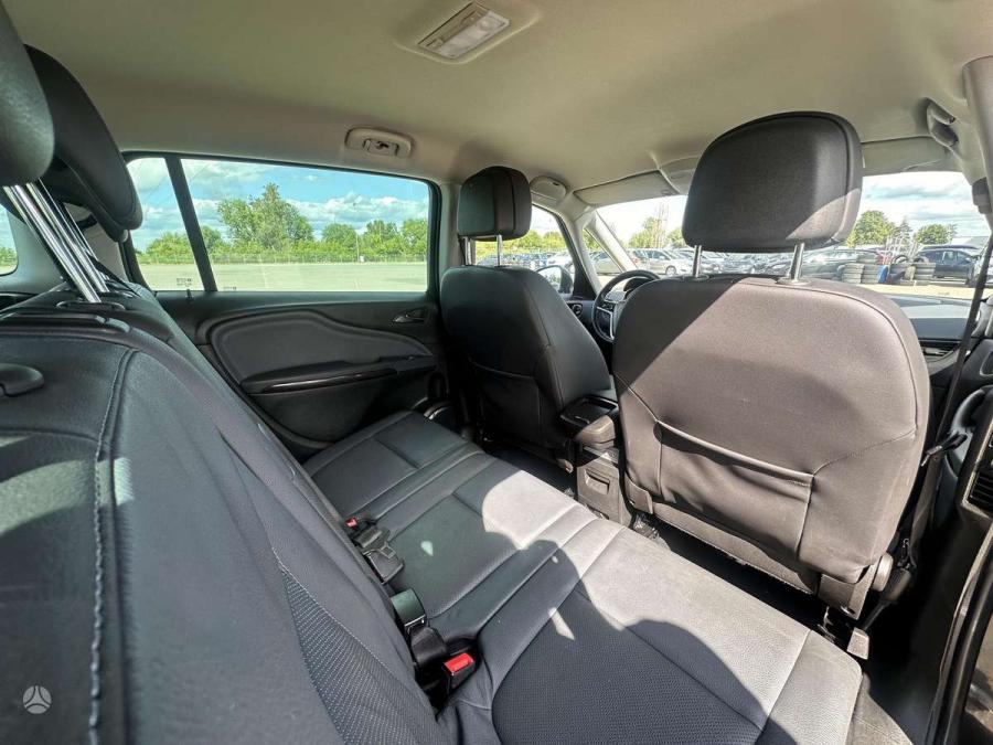 Black Opel Zafira Tourer 2012 in Marijampole, with an engine capacity of 2.00 L and mileage of 178 thousand km for 4400 €, photo 20 on AUTOMOTO.COM.LV