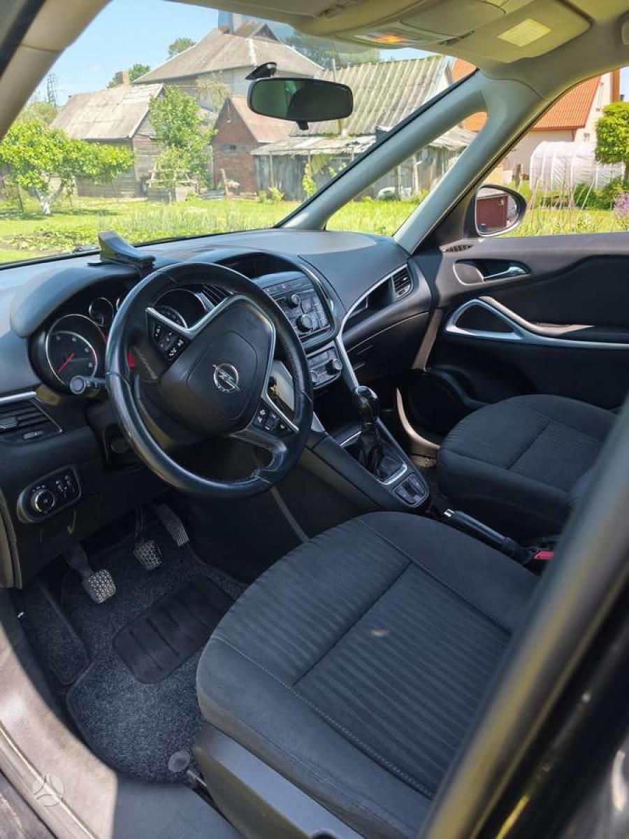 Melns Opel Zafira Tourer 2012 Biržai, ar dzinēja tilpumu 1.96 L un nobraukumu 231 tūkst. km par 3200 €, foto 4 vietnē AUTOMOTO.COM.LV